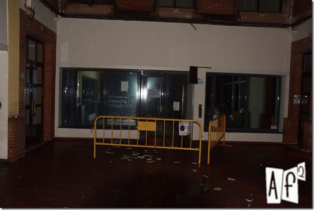 La Policía Local precinta la entrada el recién nombrado Frank Caldeiro ...